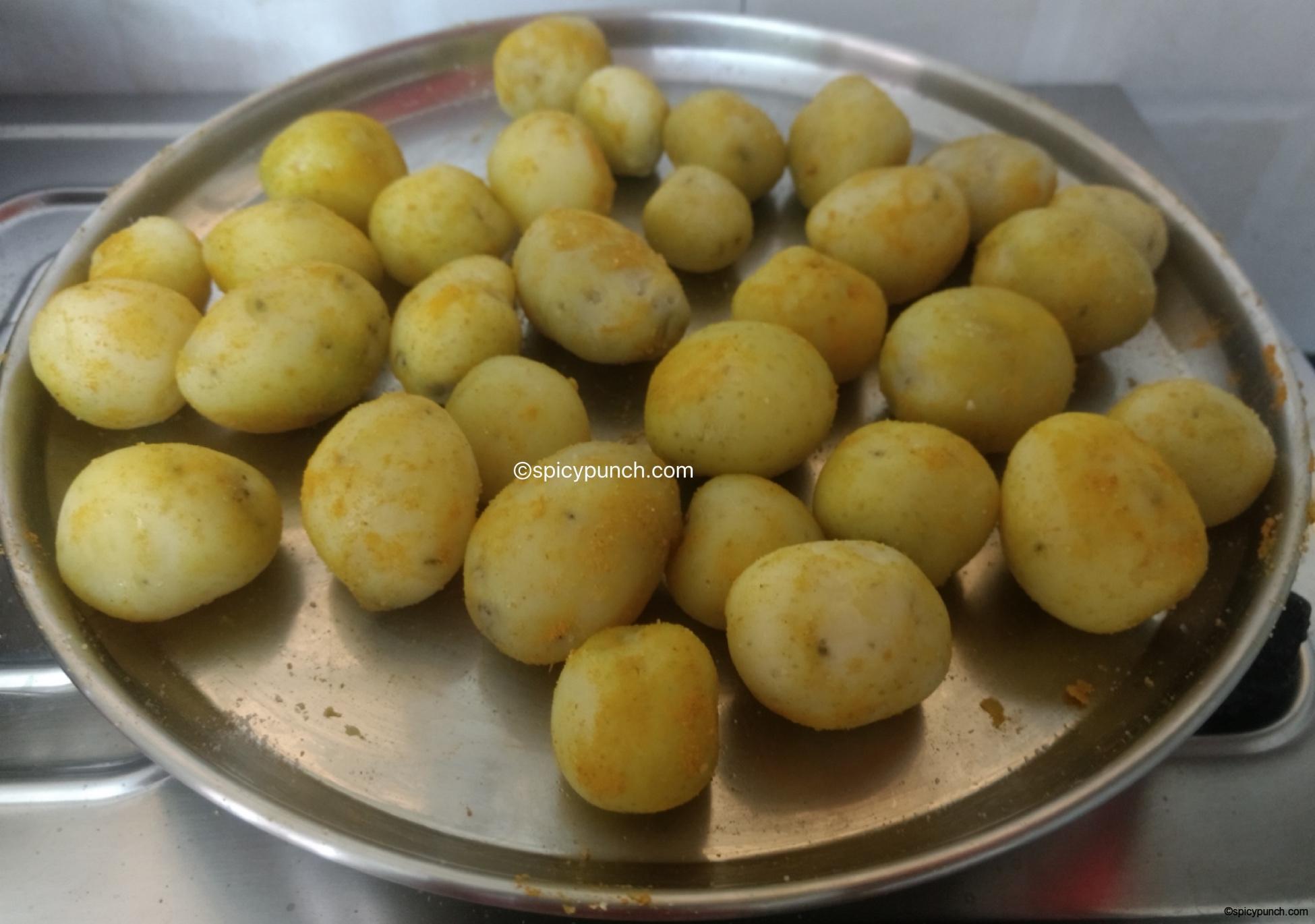 Bengali aloor dum recipe with Choto aloo and koraishuti for winter