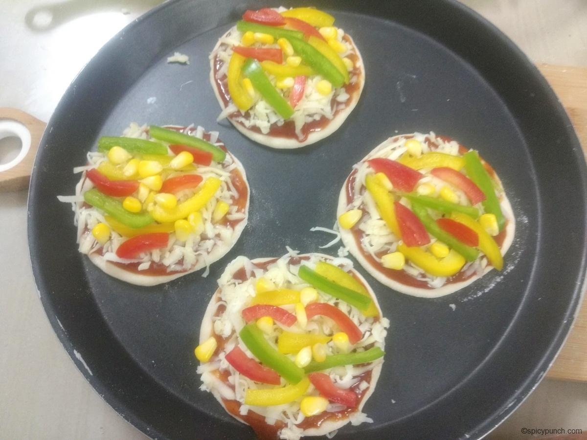 mini pizza recipe | kids snacks mini pizza recipe | homemade mini pizzas