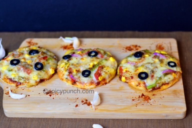 mini pizza recipe | kids snacks mini pizza recipe | homemade mini pizzas
