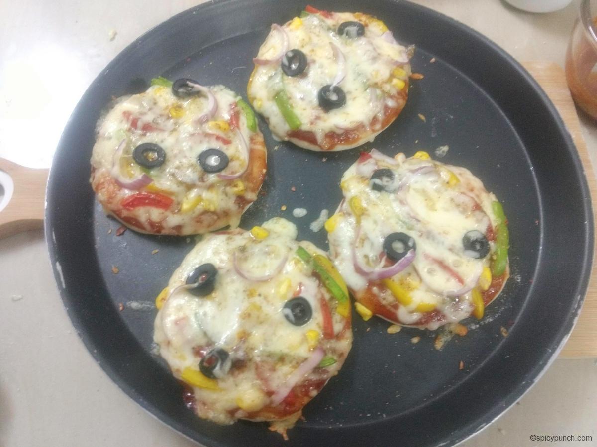 mini pizza recipe | kids snacks mini pizza recipe | homemade mini pizzas