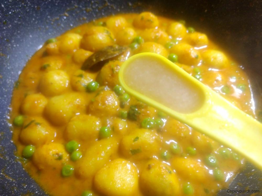 Niramish Dum Aloo recipe | Bengali Aloor Dum without onion garlic