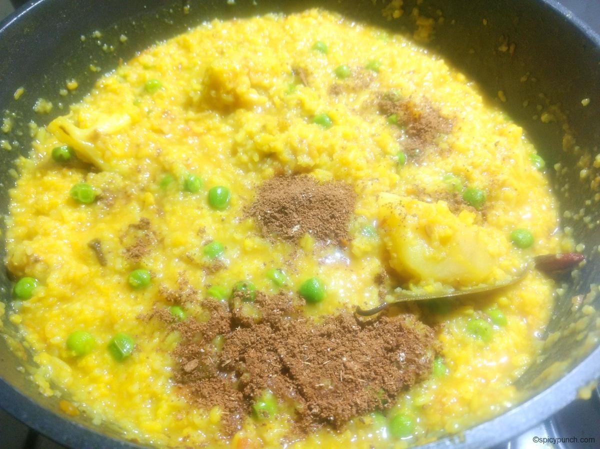 Bhoger khichuri recipe | Niramish Bengali moong dal khichdi bhog