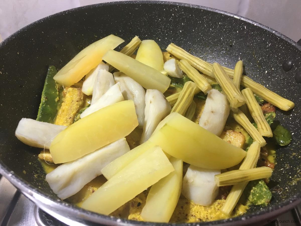 shukto recipe - bengali mixed vegetable curry with bitter gourd
