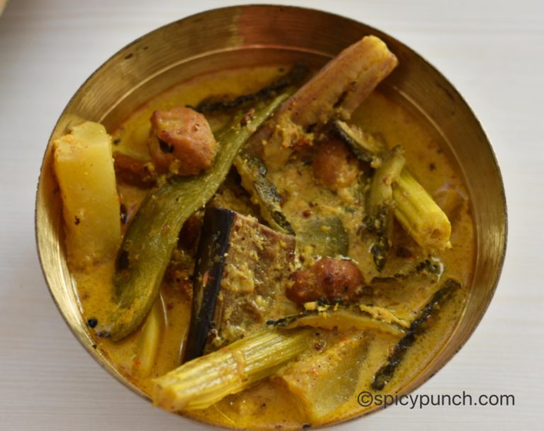 shukto recipe - bengali mixed vegetable curry with bitter gourd