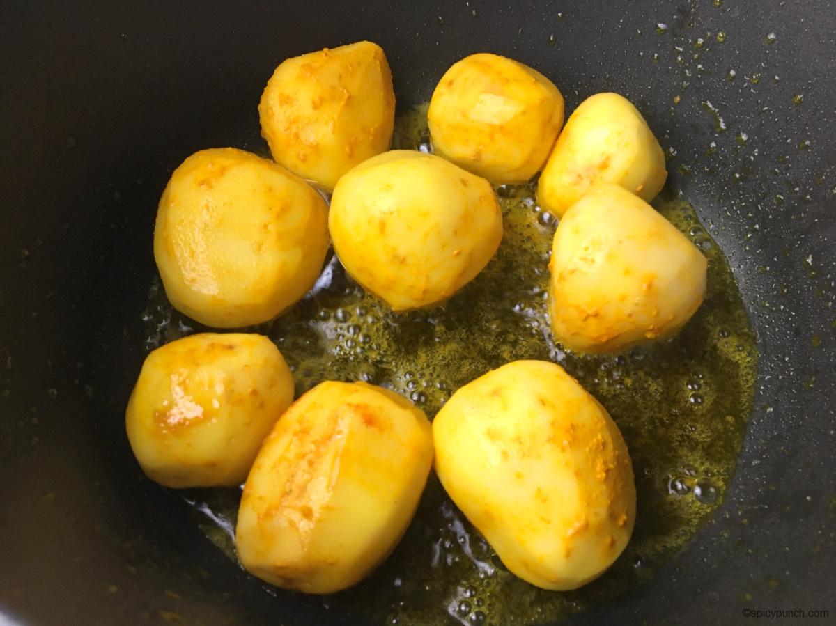 Aloo diye Murgir jhol | Bengali sunday special light chicken curry