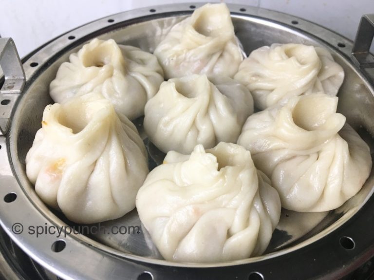 Veg momos recipe | how to make steamed vegetable momos at home