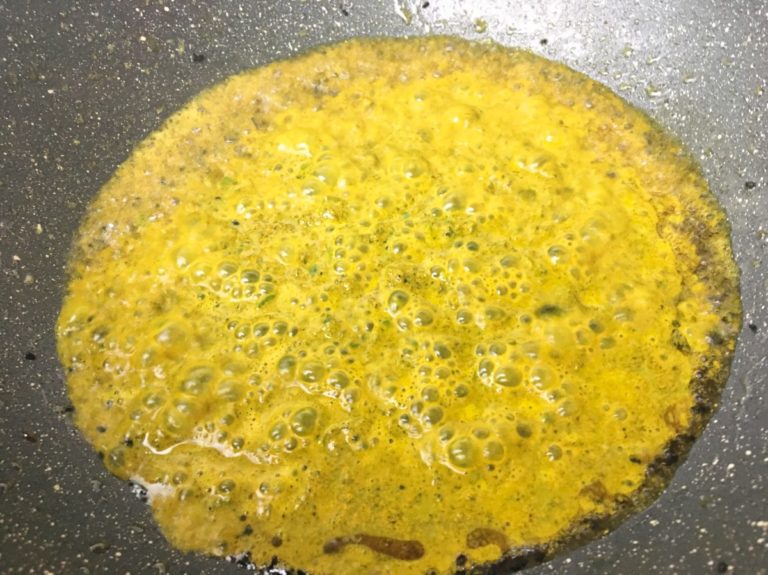 ilish macher jhol kalo jeere kancha lonka bata ar begun diye