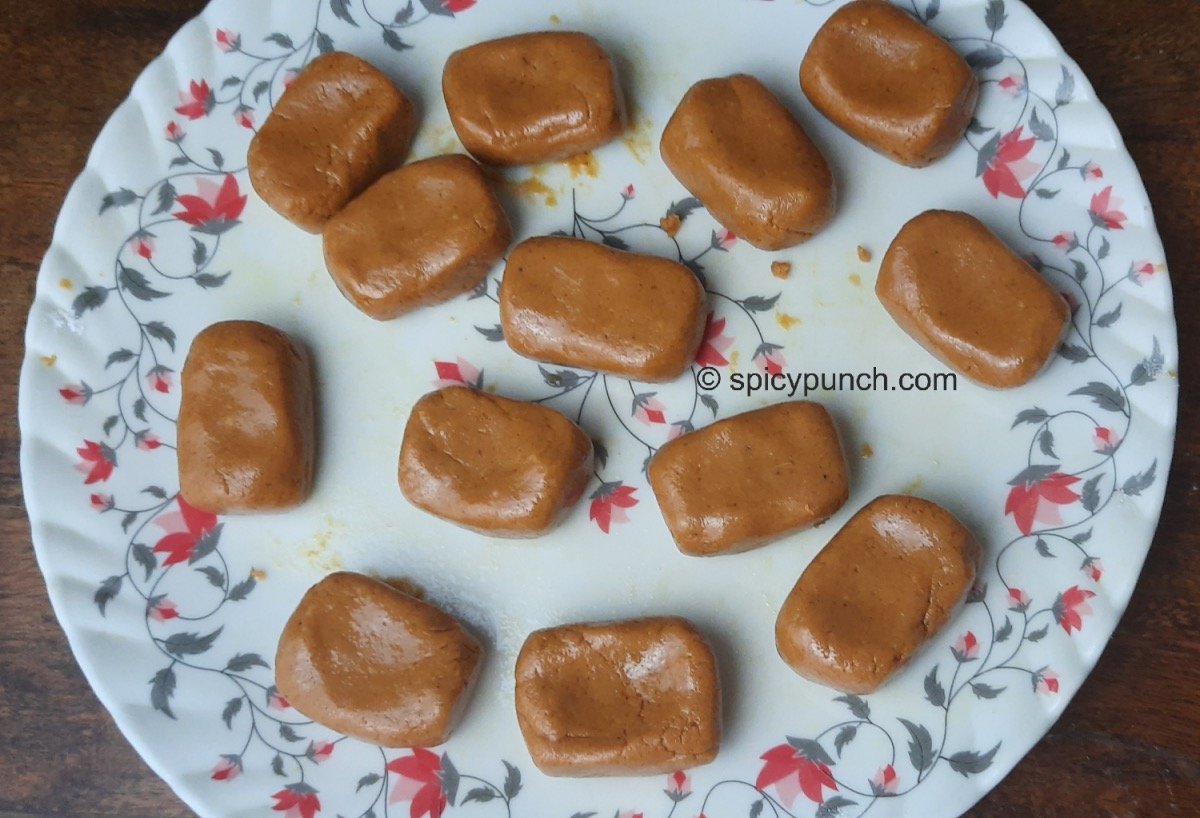 Mathura peda recipe - quick & easy mathura style lal pedha
