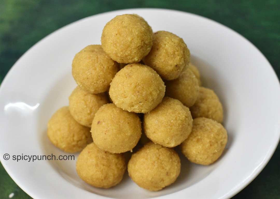 Narkel Naru Recipe (With Jaggery and Sugar)