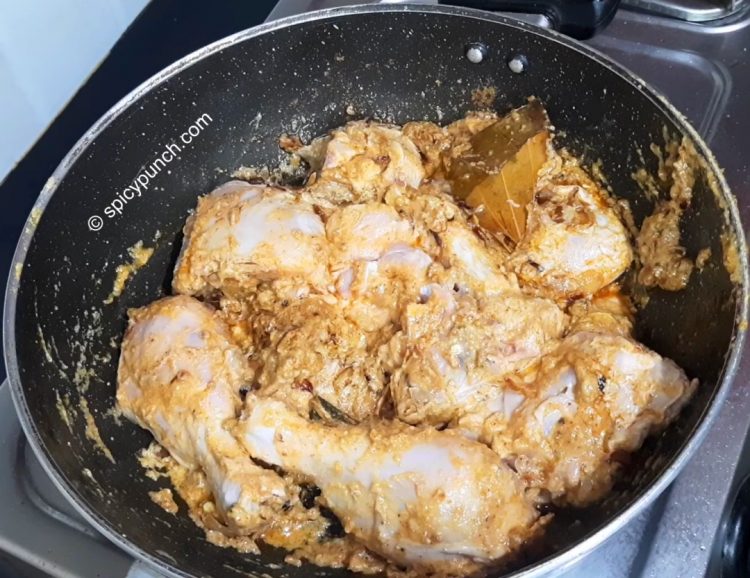 Dahi Chicken recipe - Bengali Doi Murgi recipe