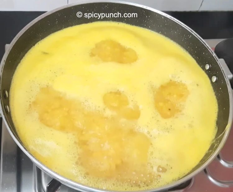 Kacha Aam Diye Bengali Tok dal or Toker Dal recipe