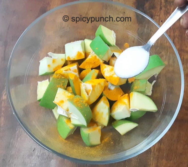 Kachche Aam ka achaar recipe | Spicy Raw Mango Pickle recipe
