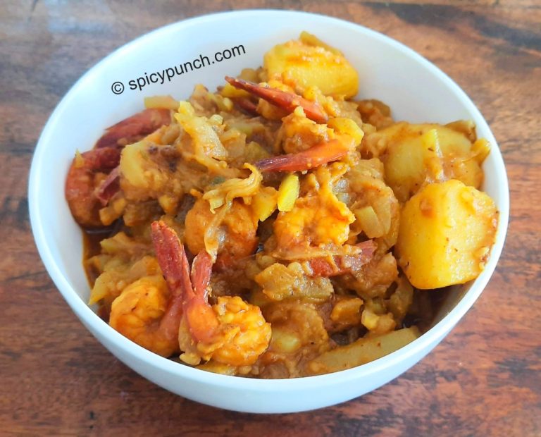 Lau Chingri recipe - Bengali Bottle gourd recipe cooked with prawn
